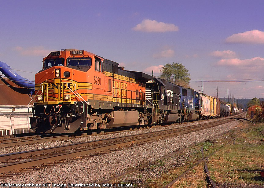 #38G Eng BNSF 5230